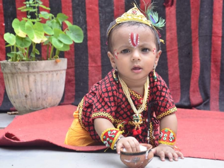 Hathi Ghoda Palki...Jai Kanhaiya Lal's..View PHOTO : Children dressed ...