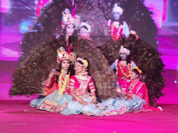 The grand tableau of Lord Krishna was decorated, the temple decorated ...