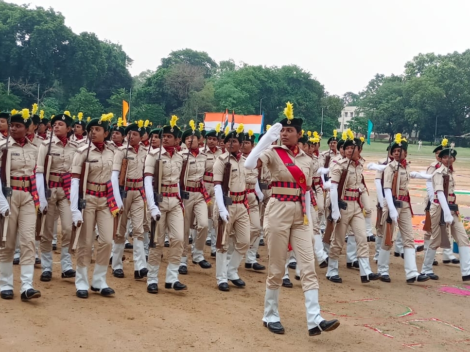 670 trainee female constables ready to serve | 670 प्रशिक्षु महिला ...