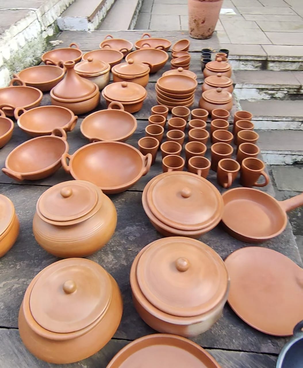 Watch Khadi cloth being made live in the 'Charkha-Chalk Utsav' going on ...