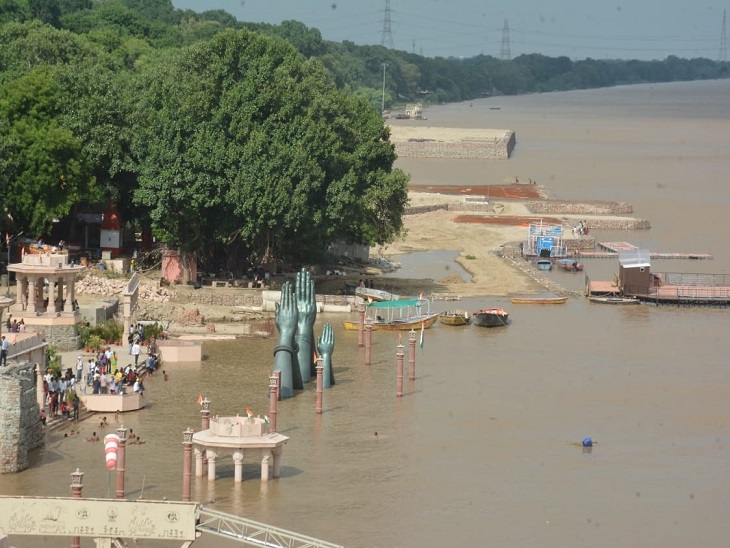 Ganga reaches near warning point in Varanasi, Flood water entered the ...
