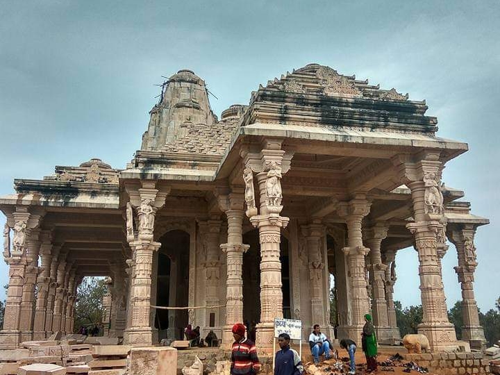 कबीर चबूतरा, सर्वोदय जैन मंदिर, कपिल धारा जैसे कई पर्यटन स्थल, जानें ...