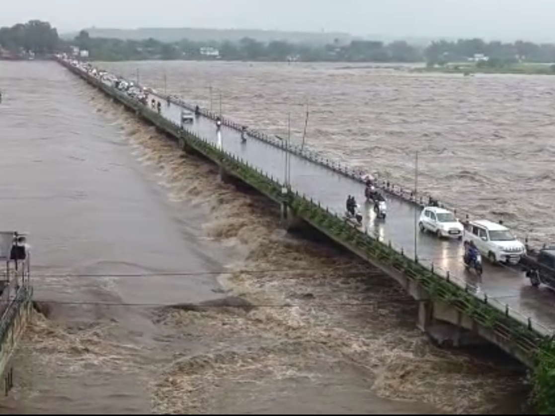 Mandla Collector gave school holiday, instructed field staff to remain ...