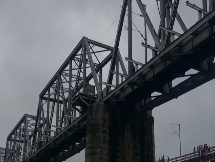 Fell from 40 feet high bridge, accident or suicide investigation ...