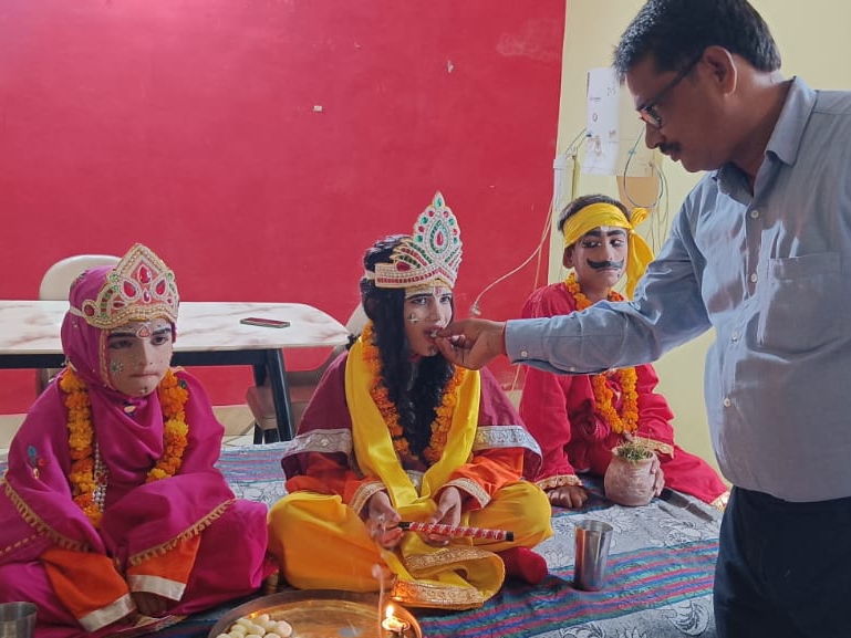 Devotees roamed from house to house with Radha-Krishna in their lap ...