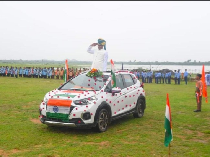On Independence Day, the tricolor was hung on the bonnet of the car ...