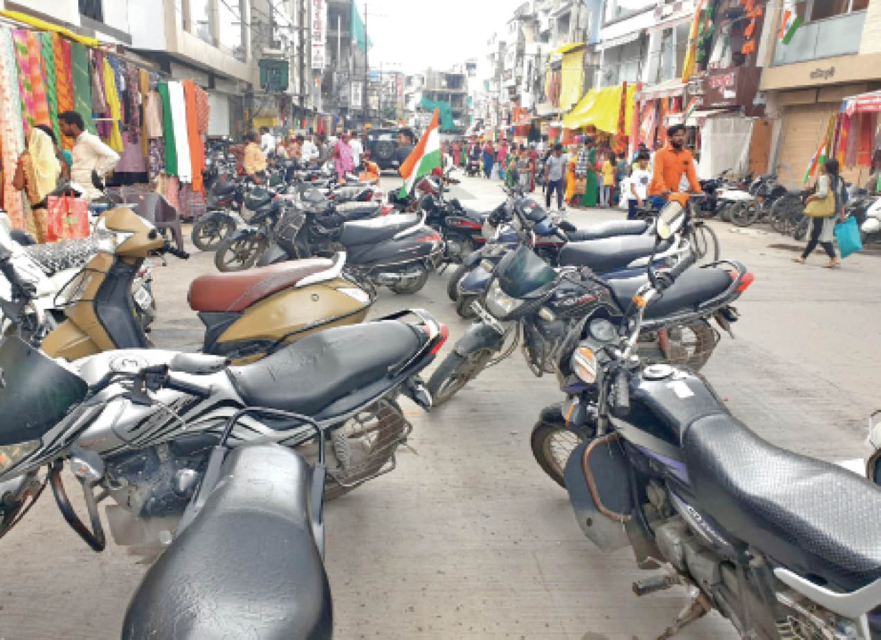 Plans are being made, not parking, but not built in Rajbada area; Cloth ...