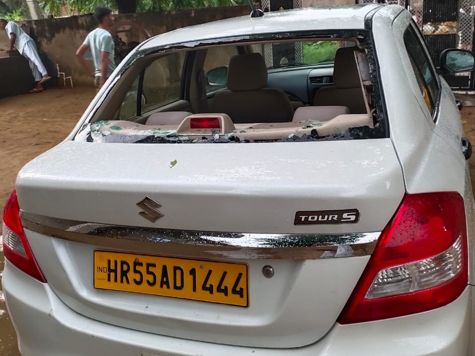 Injured by attacking people on the way with a rod, broke the glass of ...