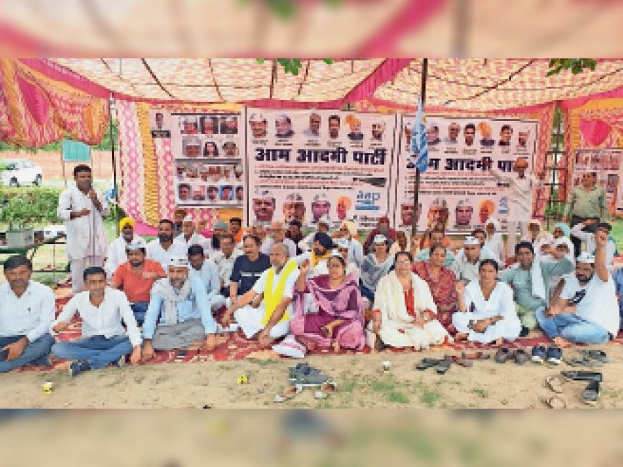 Aap dharna begins in mini secretariat for X-ray, Ultrasound, CT scan ...