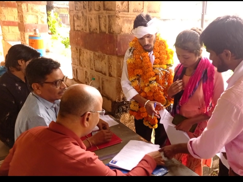 ABVP's rebel candidate fights between the three parties in PG College ...