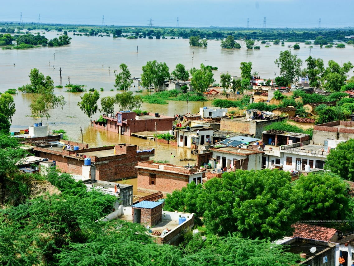 Water in rivers above danger mark, village became an island