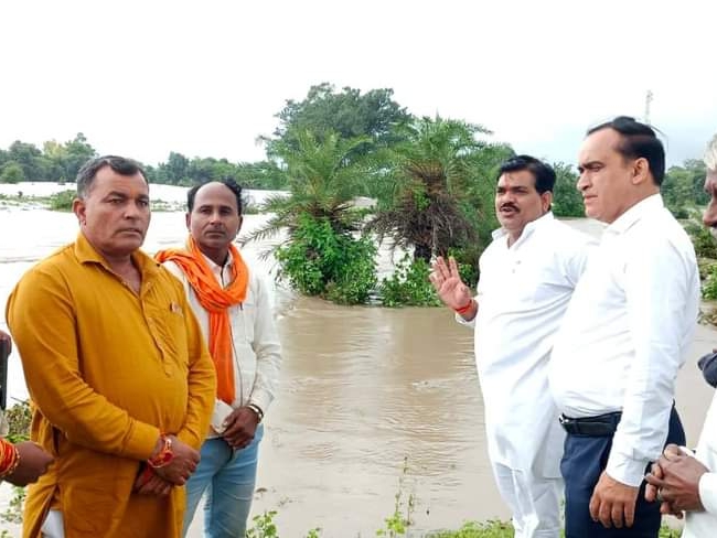 MLA Manoj Chawla took stock of areas affected by excessive rain, gave ...