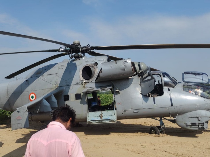 Indian Air Force Helicopter Emergency Landing Video Footage | Rajasthan ...