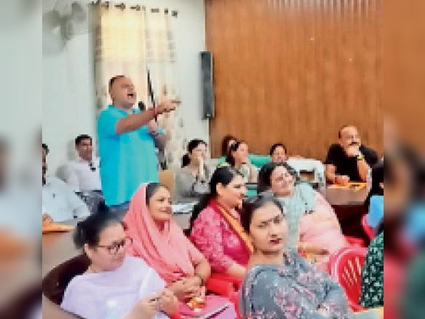 Cleanliness main issue in the meeting, AAP councilor alleges mess in ...