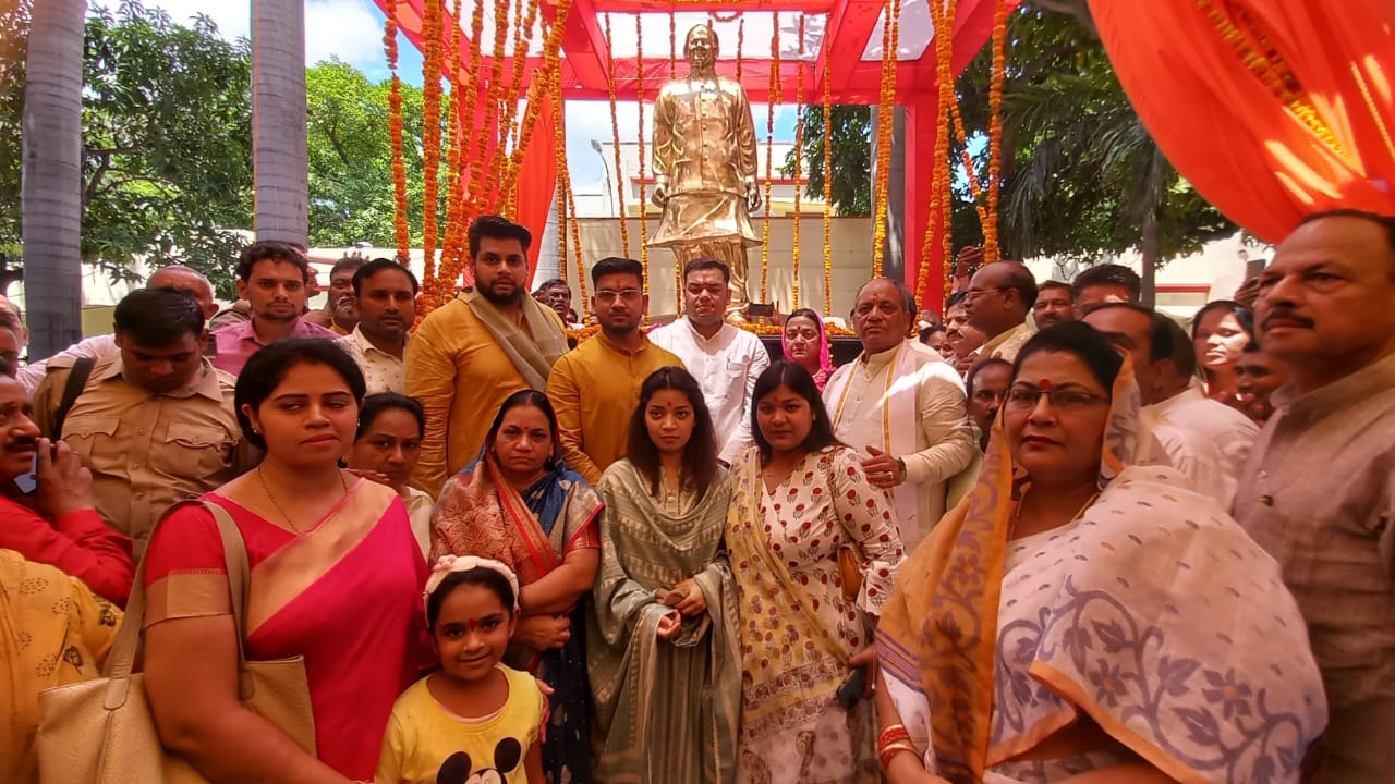 Former CM Late in Aligarh's Atrauli. Kalyan Singh's statue unveiled ...