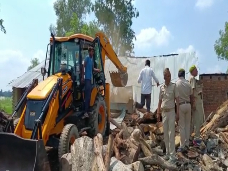 In Sultanpur 7 saw machines roared, bulldozer, fine action also taken ...