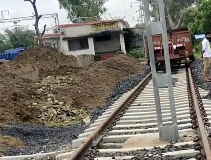 How the train will leave the track now, know what is the matter ...