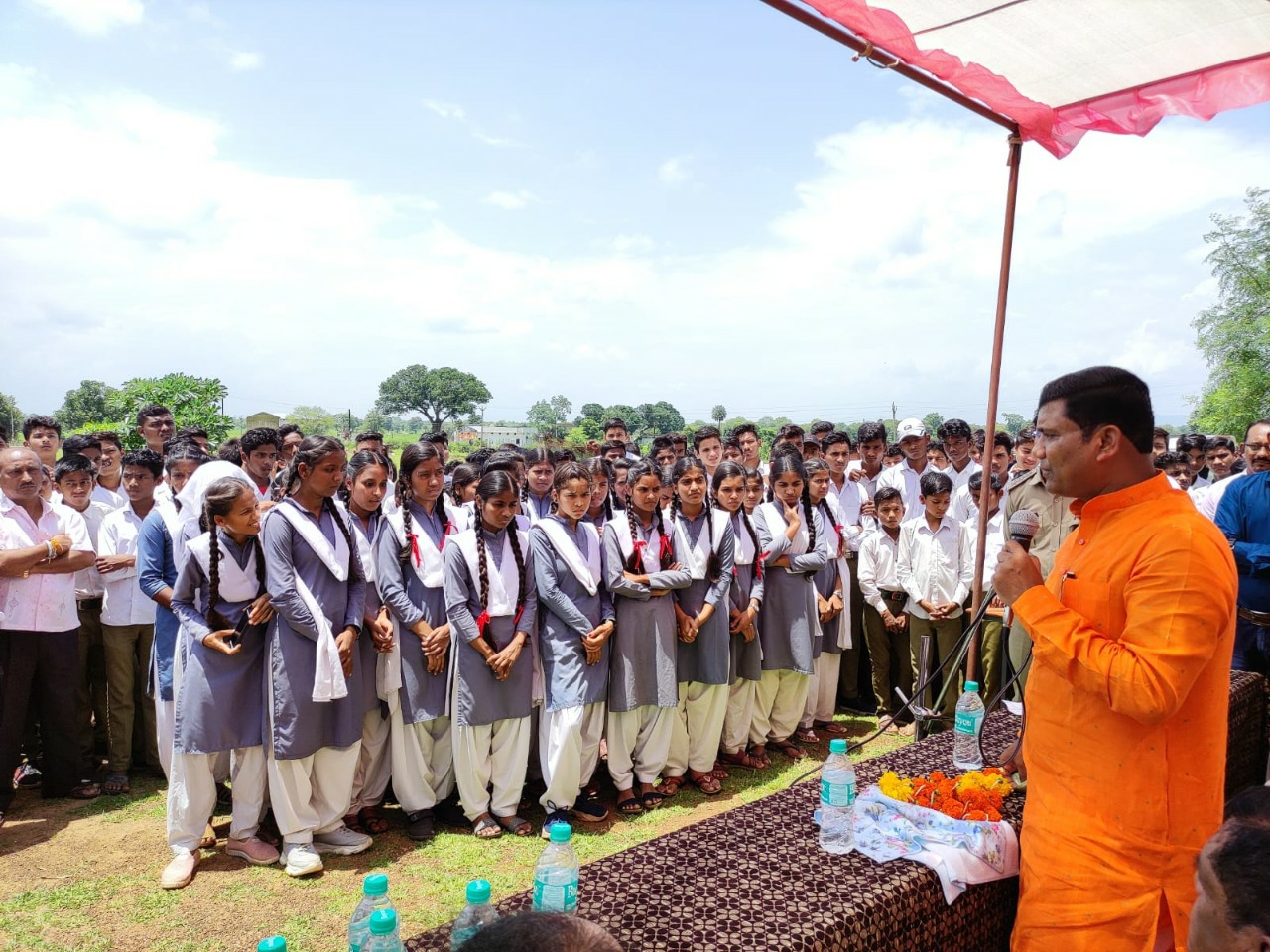 Kavre said - Plant a tree to keep the earth green | आयुष मंत्री ने किया ...