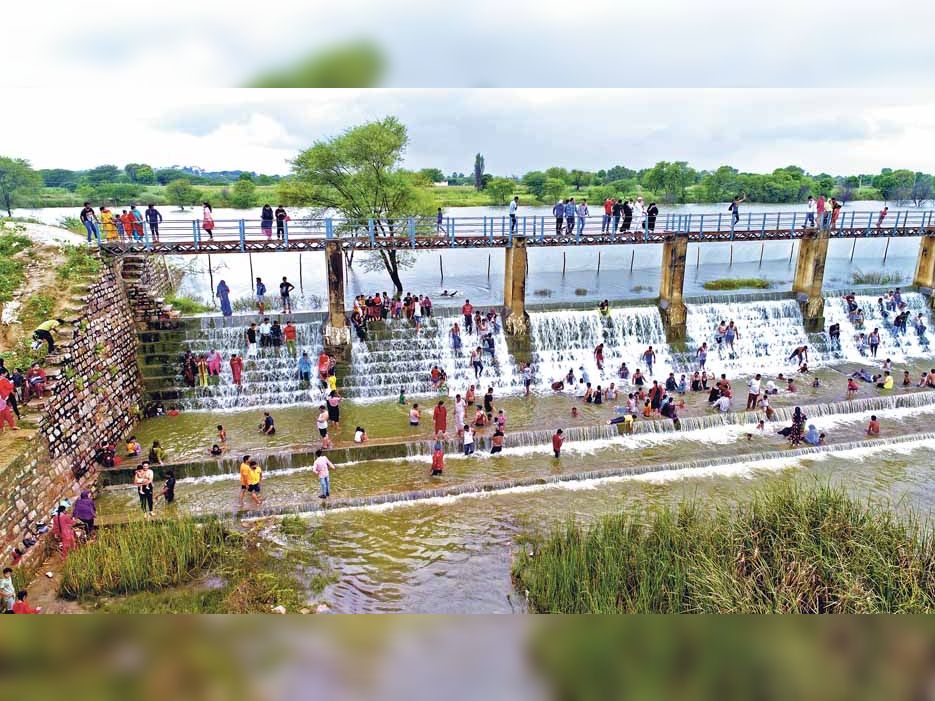 Pleasure of picnic at Sheel's Dungri Dam, 9 dams overflow in Chaksu ...