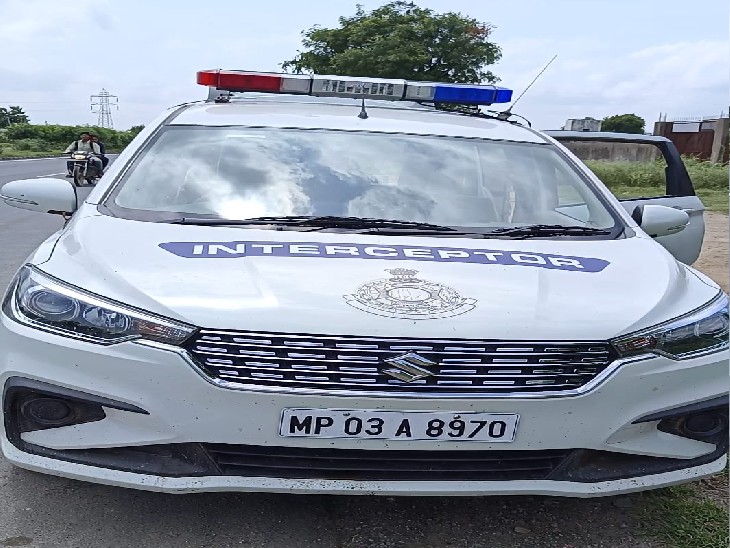 In-charge of the interceptor vehicle present ahead will make the challan