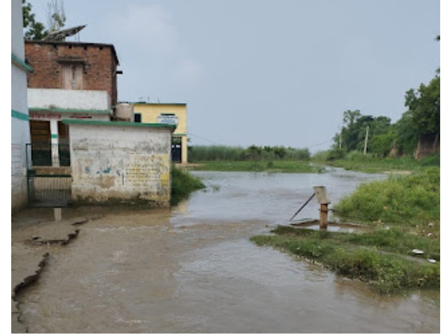 People worried about the increase in the water level of the river ...