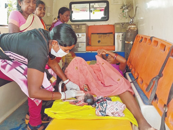 Woman gave birth to baby in ambulance | सुरक्षित प्रसव कराया: महिला ने ...