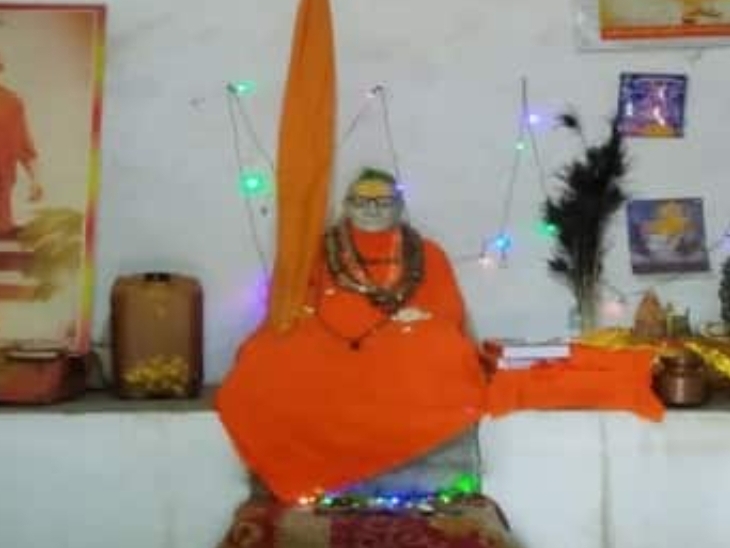 Demand to give Bharat Ratna to Swami Karpatri and develop his birthplace