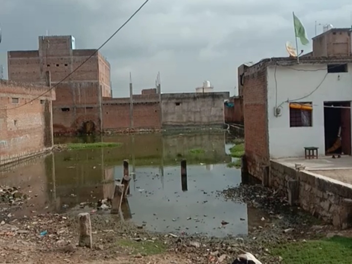 Instructions for FIR against 4 people of the same family, by selling ...