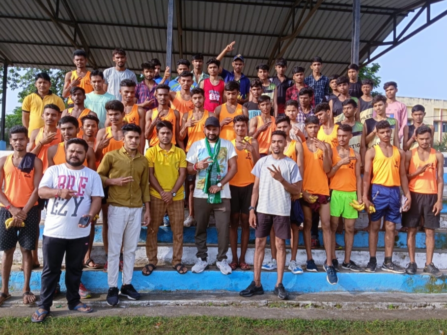 Hundreds of youth are sweating every day, preparing to join the Indian ...