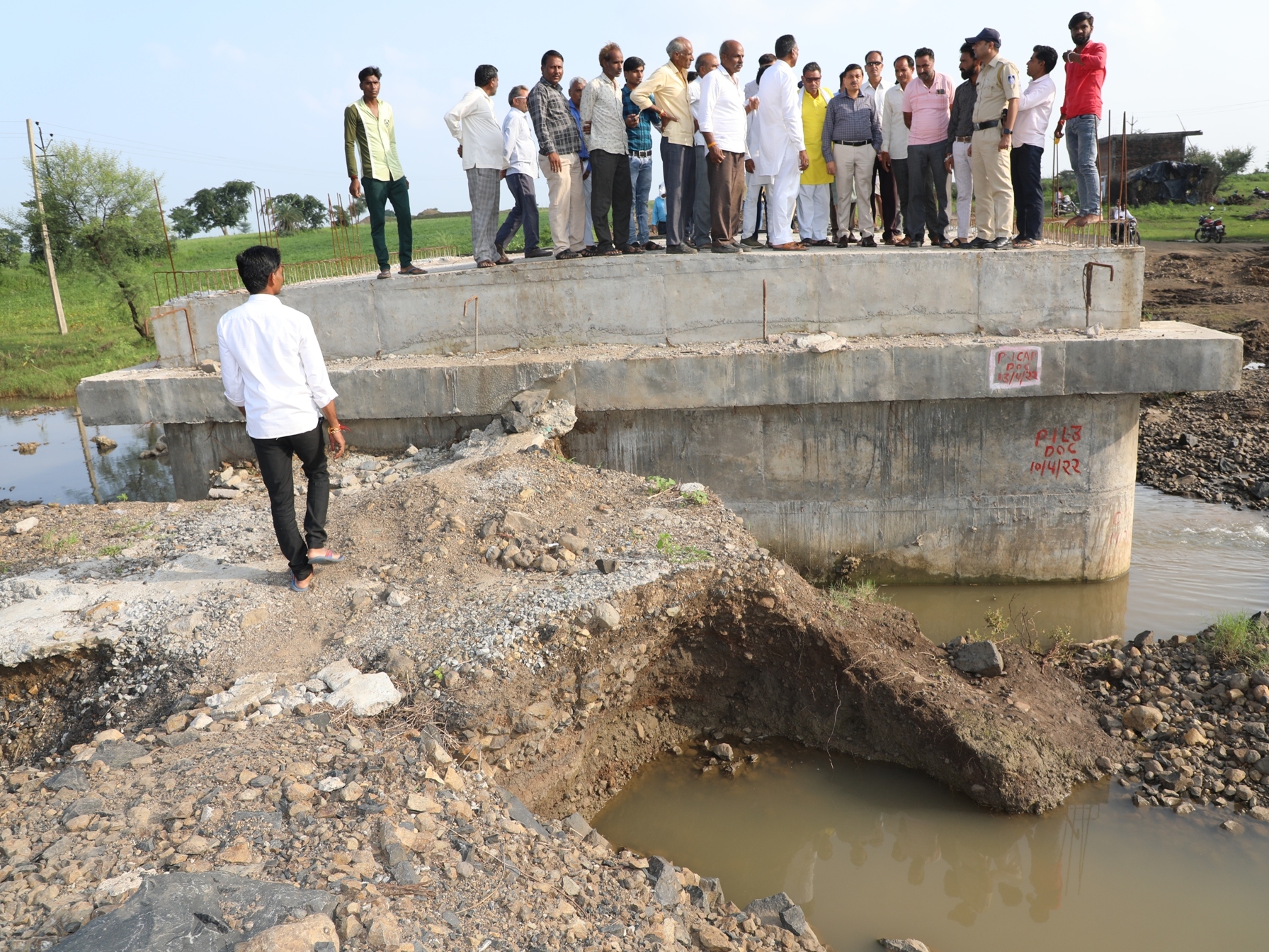 Inspected the culvert being built at Nipania Dam and Manglia; | पुलिया ...