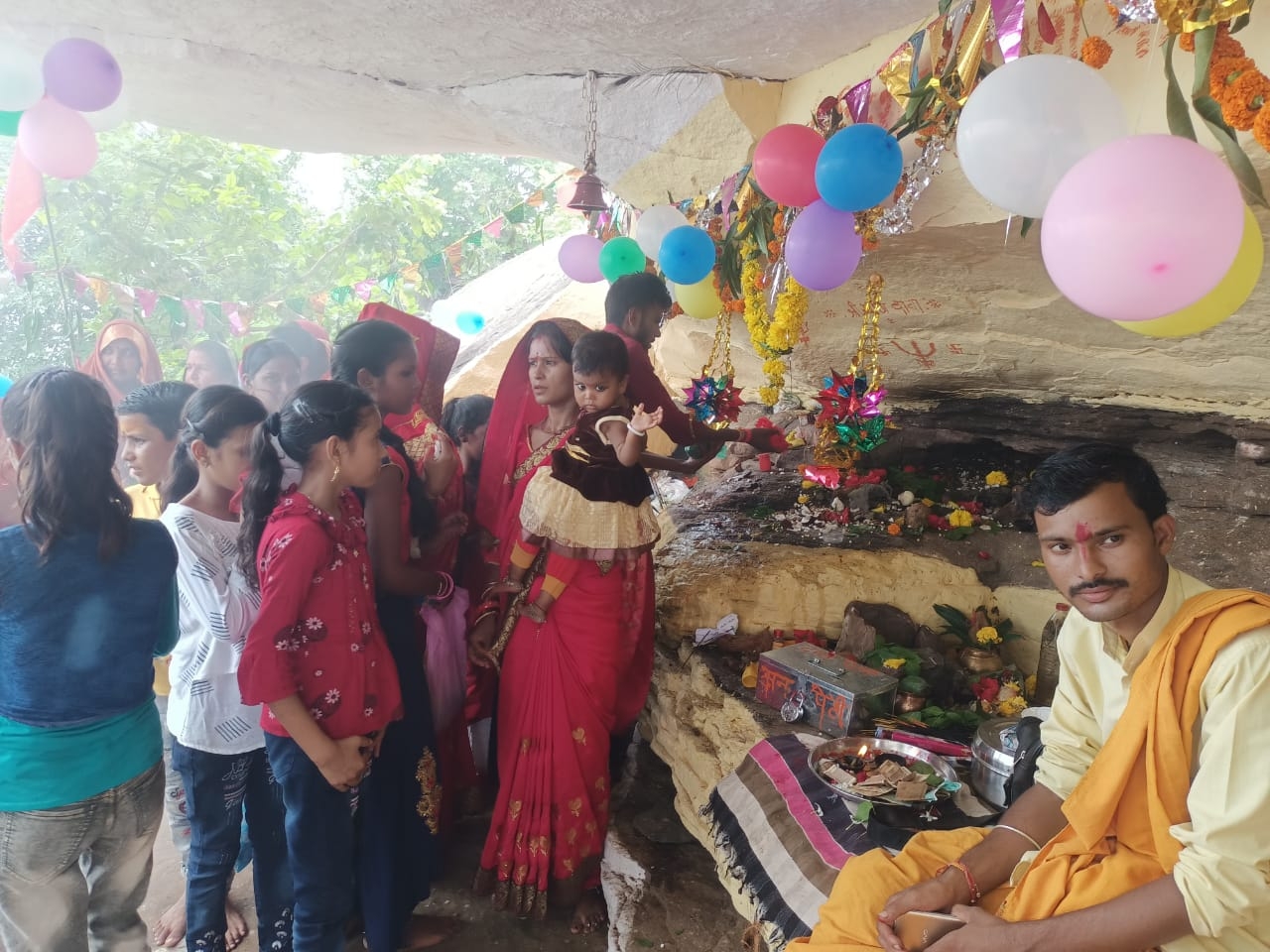 Bhandara was organized after worship, Sagar's party presented hymns ...