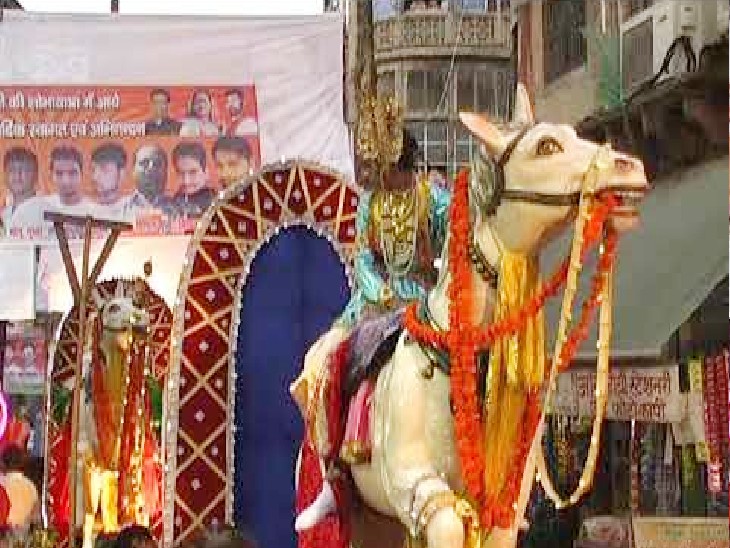 Six people including band-baja, confectioner, painter and decoration ...