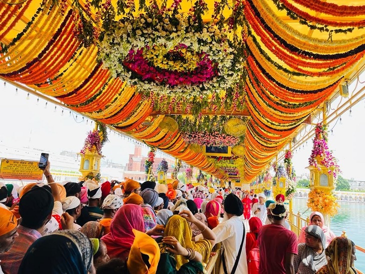 First Parkash Parv Of Shri guru Granth sahib In Golden temple, Decorate ...