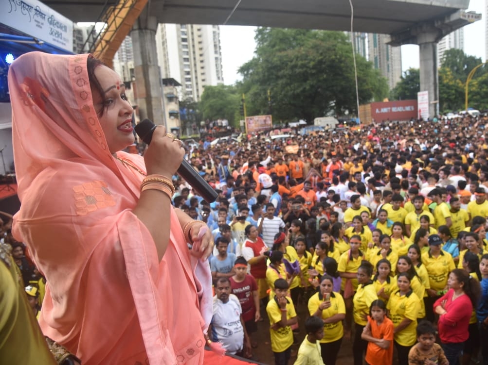 Received honor from CM, period singer Anju tied the knot in Kajri ...