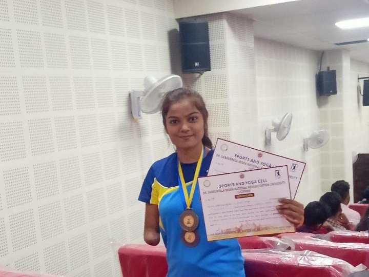 Swati, who won gold in Para-Badminton, needs help | पैरा-बैडमिंटन में ...