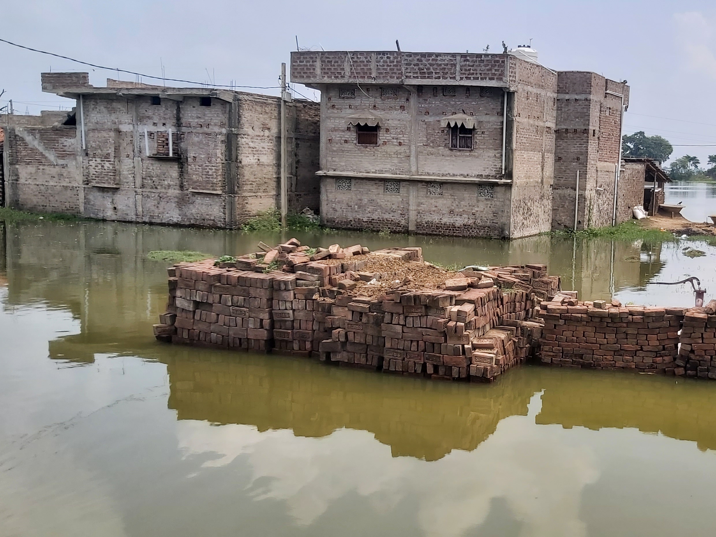 चंडी स्थान में 3 फीट जमा हुआ पानी, खतरे के निशान से मात्र 73 सेंटीमीटर ...