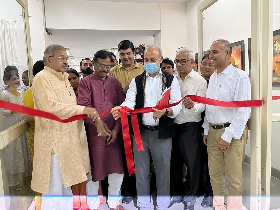 Narwal Diet performed oil painting Kashi, Education Minister wished the ...