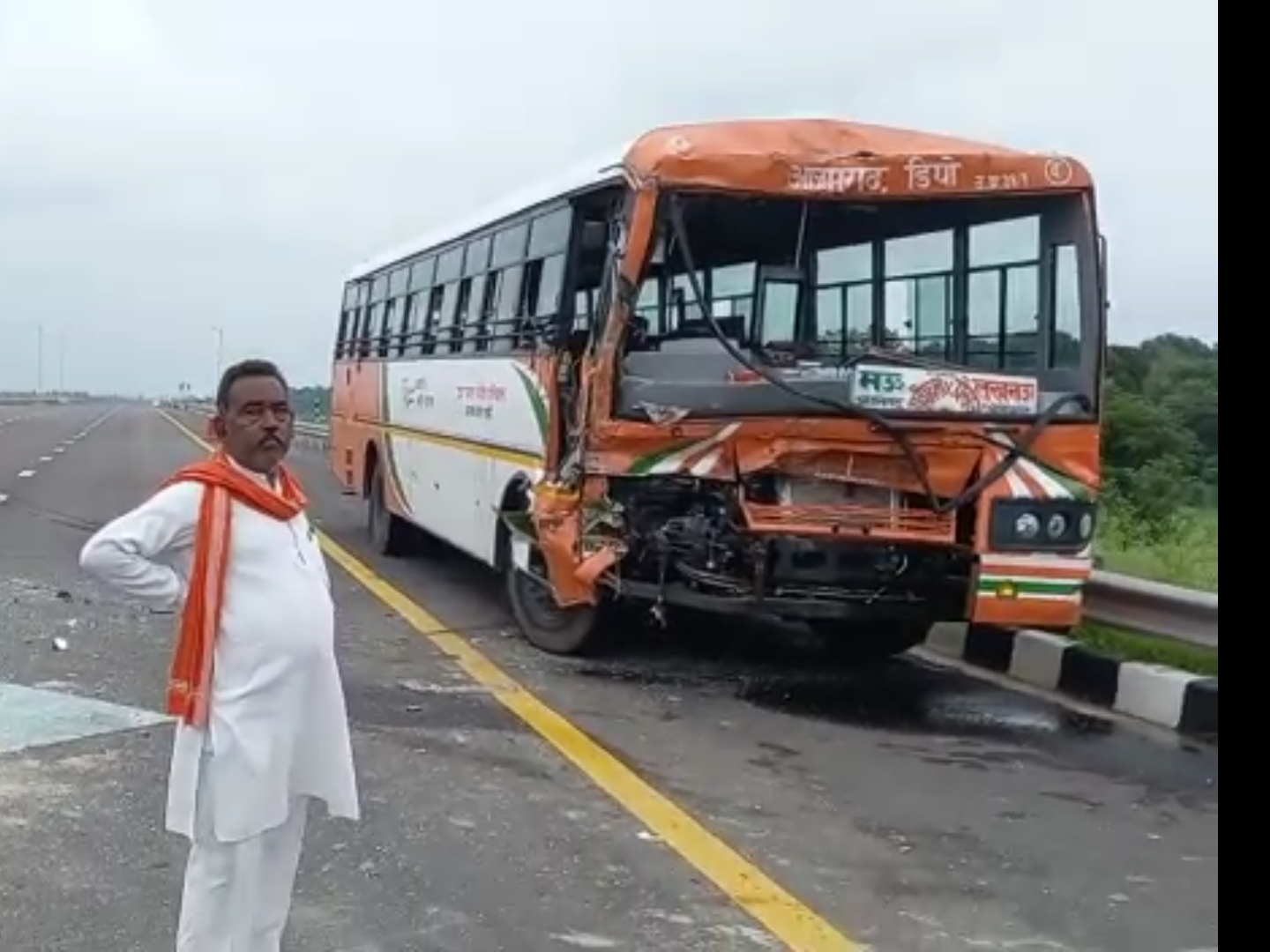 Roadways bus collided with truck in Barabanki, 4 trauma center referred in critical condition ...