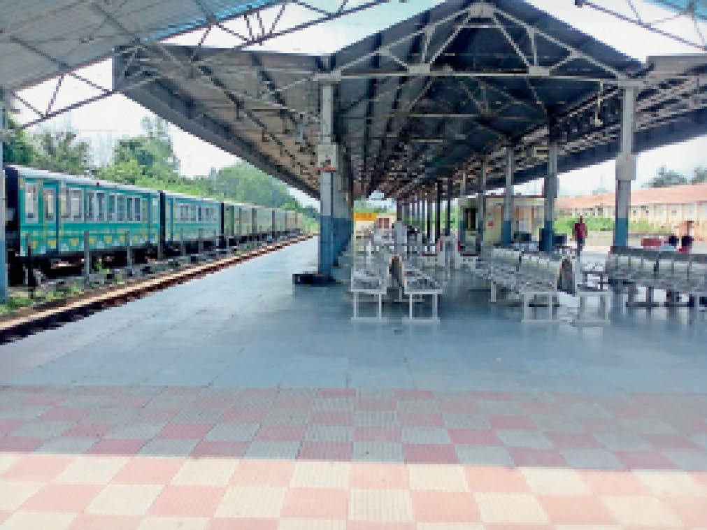 Loss of business due to Chakki railway bridge flowing and closure of ...