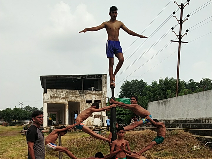 140 players of the district showed better game in Malkhamb | जिलास्तरीय ...