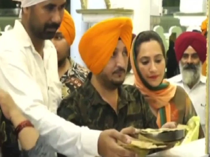 Singer Inderjit Nikku Controversy; Bow Head In Golden Temple Amritsar ...