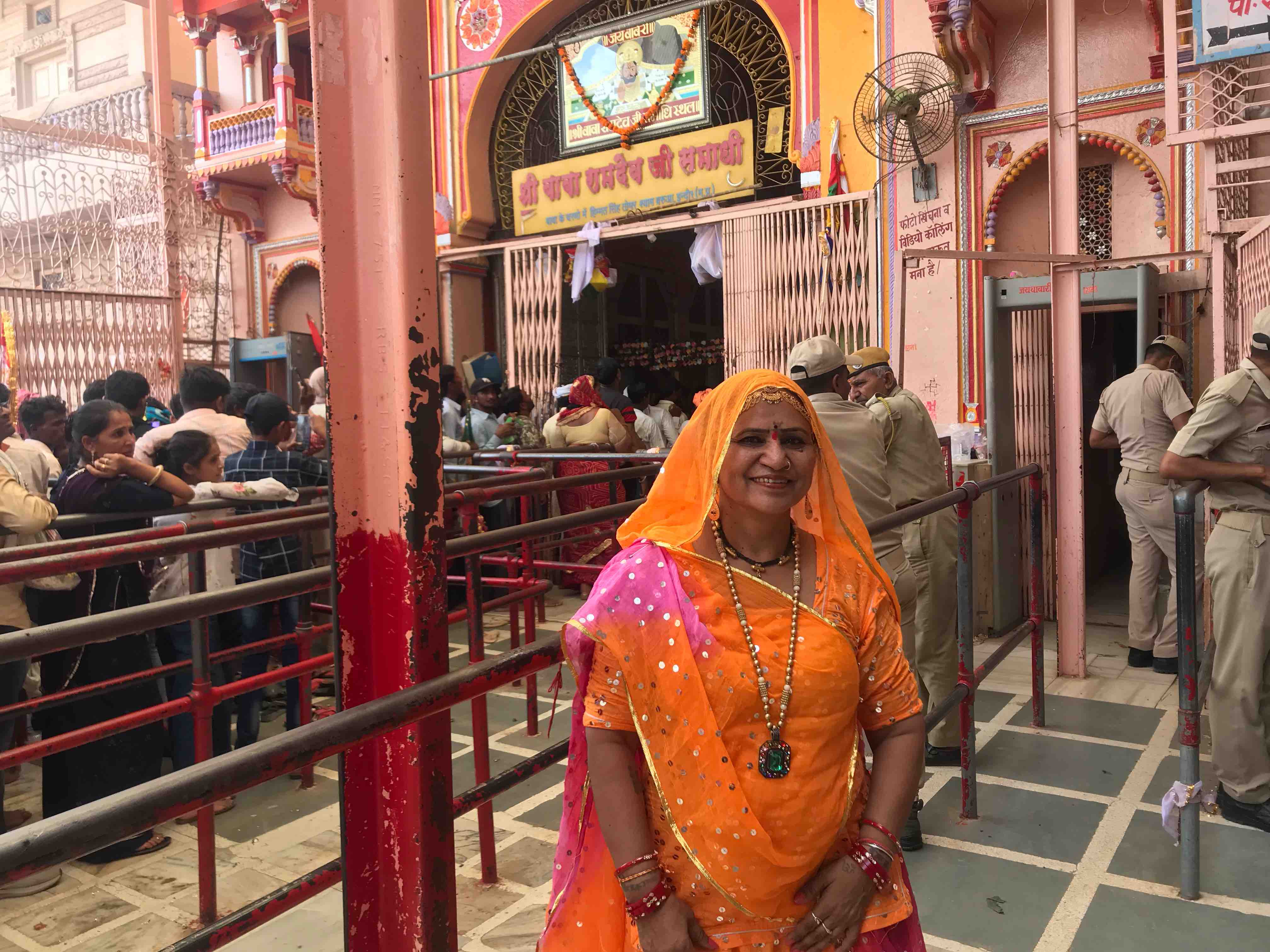 Visited Baba Ramdev's Samadhi, prayed for peace | पद्मश्री गुलाबो सपेरा ...