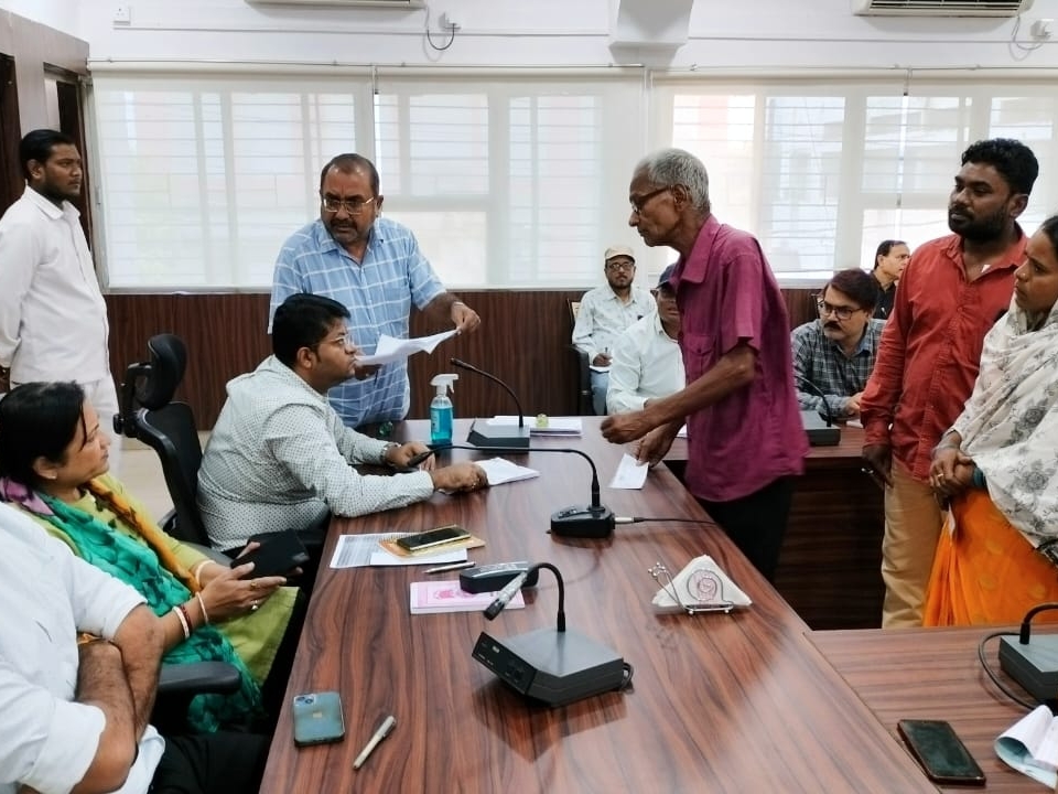 The common road should be made encroachment free, said - 80 feet was ...