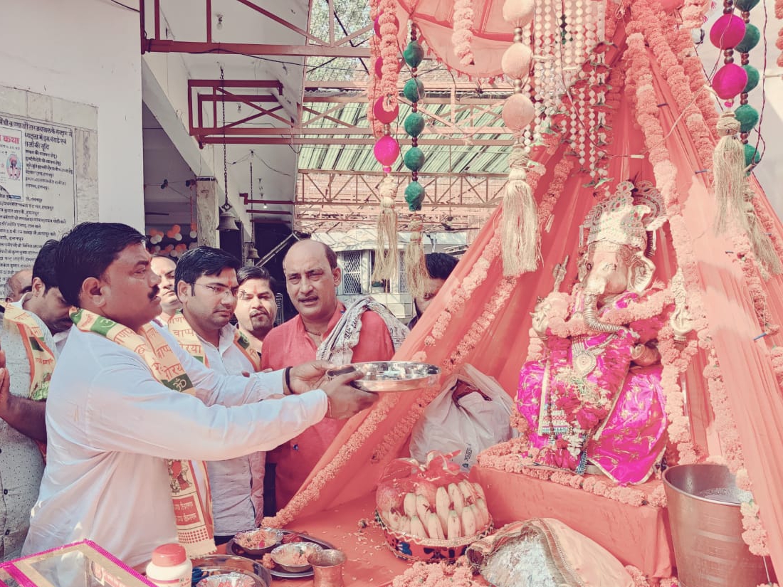 Shree Ganesh's procession taken out with gaiety in Hasanpur Many tableaux including Lord Ganesha ...