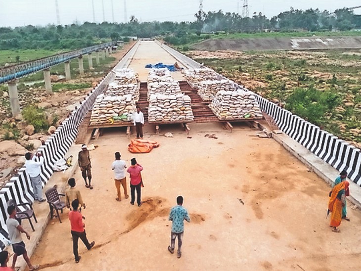 Testing of keeping the weight of 22 crore bridge of 192 tons, movement ...