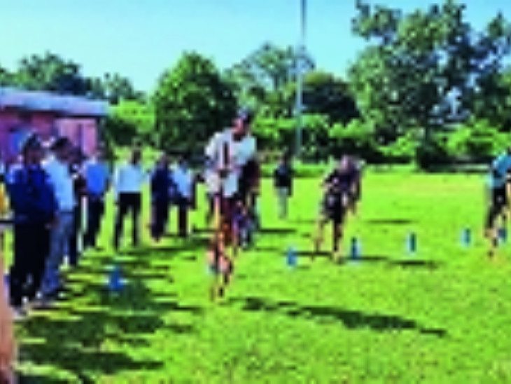 The participants showed enthusiasm in pulling the rope, fugdi, gedi ...