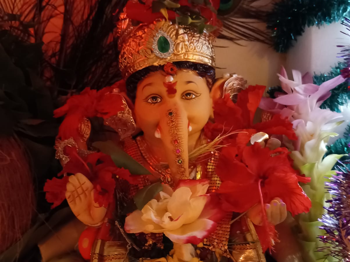 महू में 8 दिवसीय गणेश महोत्सव शुरू, ढोल धमाकों के साथ घर और पंडालों में ...