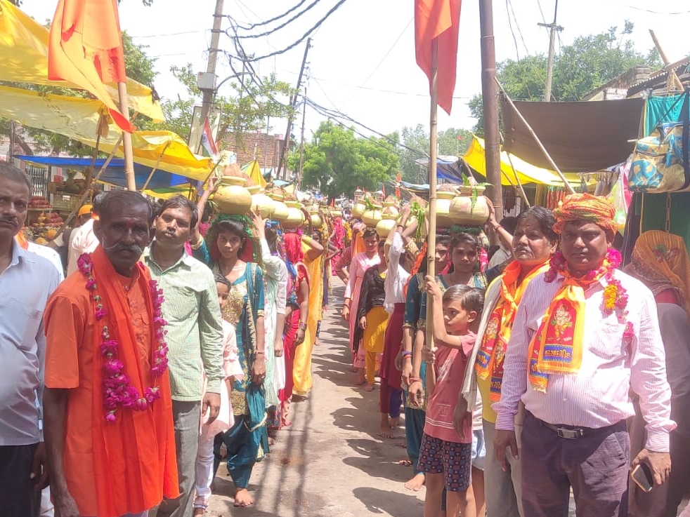 A grand procession came out with the Kalash Yatra, people welcomed by ...