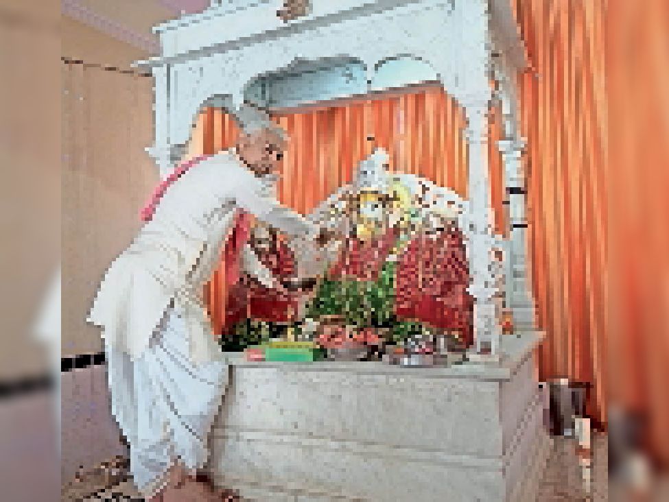 Mehndi made to the first worshiper in Dudu's Ganesh temple, celebrated ...