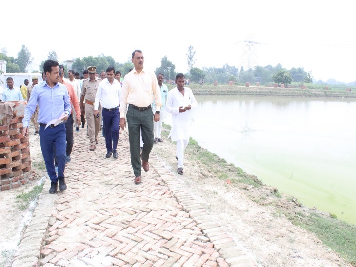 Azamgarh DM inspected Amrit Sarovar and health center | DM ने अमृत ...